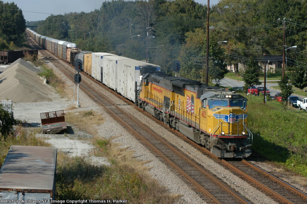 UP 4825 SD70M